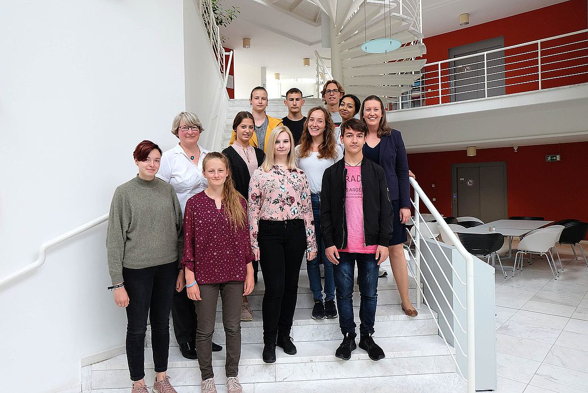 Ausbildungsbeginn An Der Universit t Ulm Zehn Junge Leute Starten Ins Ausbildungsbeginn An Der Universit t Ulm Zehn Junge Leute Starten Ins